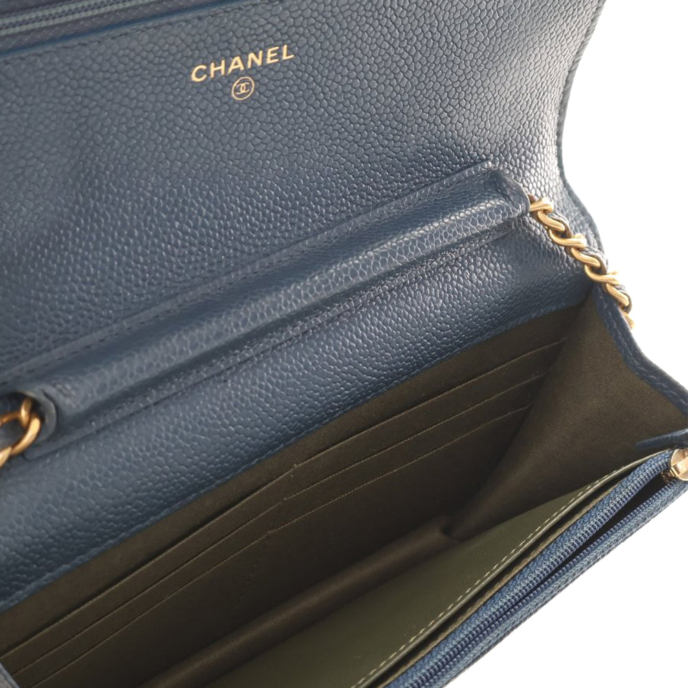Quilted Caviar Boy Wallet on Chain · HEWI